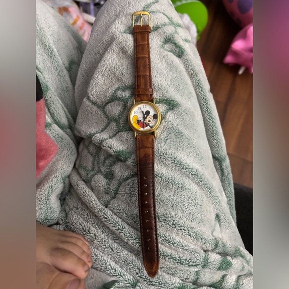 Lorus | Wearables | 99s Lorus Disney Mickey Mouse Watch Vintage ...
